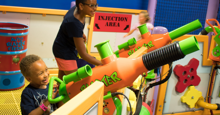 The Ultimate Guide to Valleyfair (For Parents with Younger Kids!)