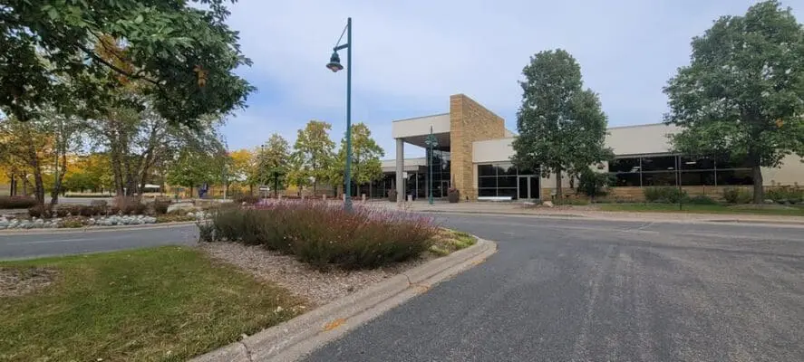 Go, See, Explore: Puttshack Edina | Unleash Your Inner Mini-Golf Champ!